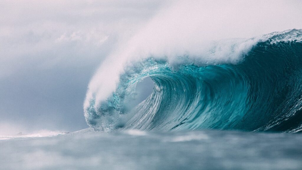 Surf's Up: The 6 US Beaches With the Biggest Waves
